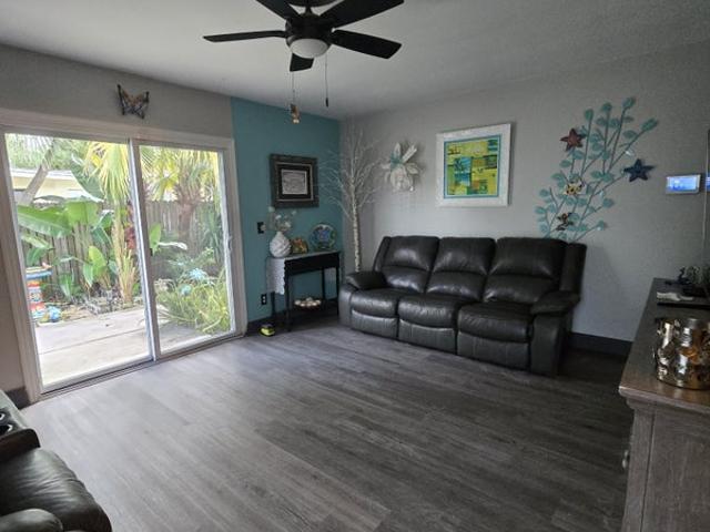 on a lake, just updated, walk to Outback