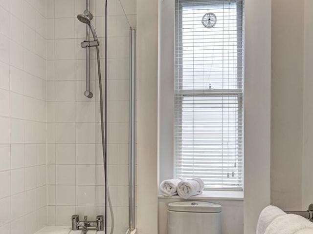 1 bed apartment to rent Hill Street, London W1J