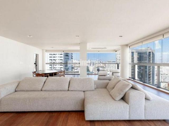 Onde a arquitetura de grife encontra o horizonte do Jardim Paulista