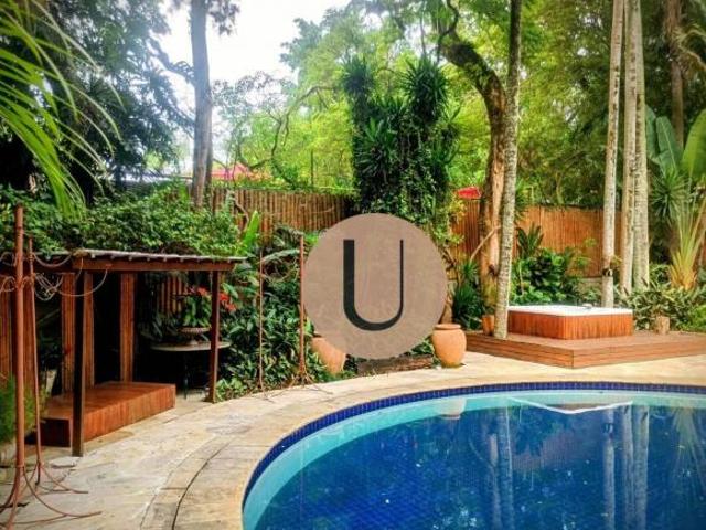 Onde a Arquitetura encontra a Arte: Mansão Assinada no Coração do Morumbi