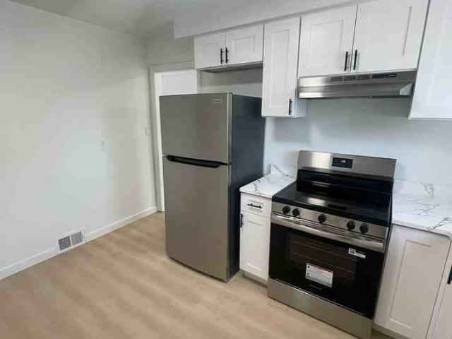 ONE11 BIRMINGHAM WEST 2 Bedroom Apartment for Rent at 2101 E Maple Rd, Birmingham, MI 48009
