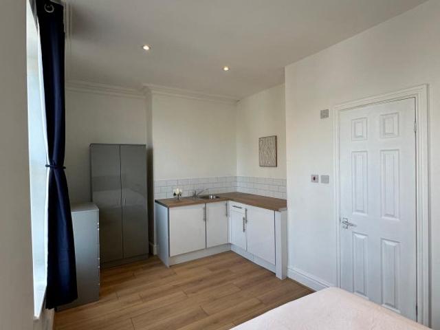 One cozy studio 30 St Domingo L5 6RW