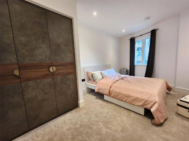 One Clapham, 2 Monarch Square, SW11 1 bed apartment to rent £2,750 pcm £635 pw