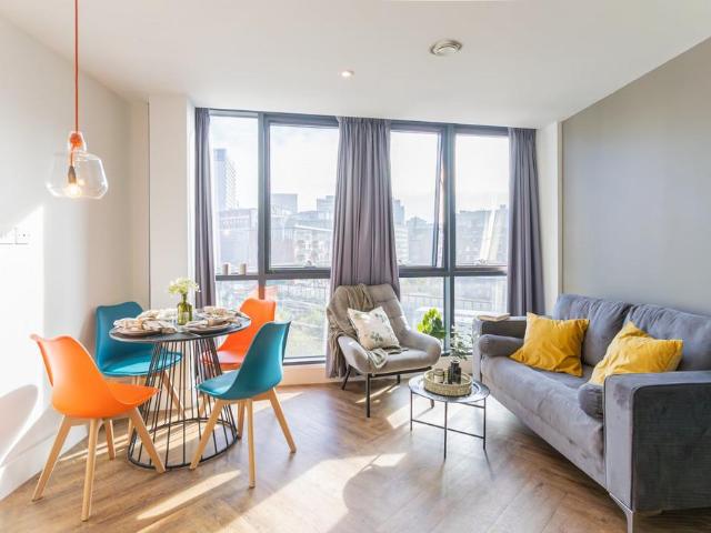 One Cross Street, Salford. 2 bed flat to rent £1,450 pcm £335 pw