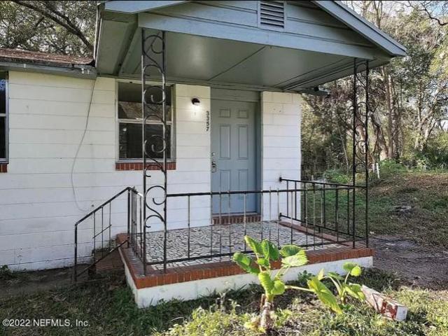 One Bed one Bath Apartment Available in June