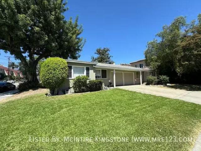 One Bed One Bath Cute Bungalow Style Apartment with a Private.