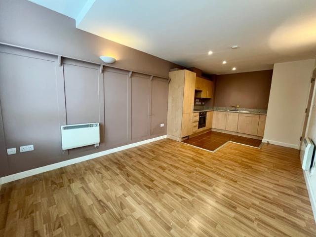 One Bed Apartment Near Train Station