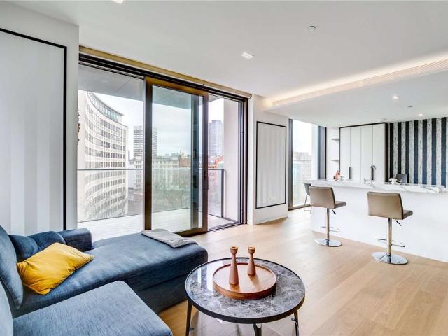 One bed corner apartment with a large balcony, leisure facilities and views across the city