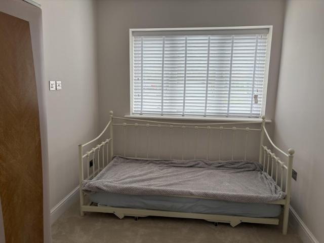 One Bed Ensuite with Kitchen Private Bedsit