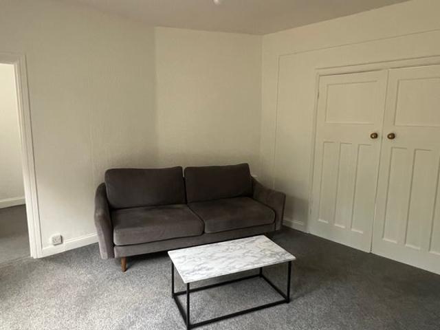 One bed flat 10 mins from city centre