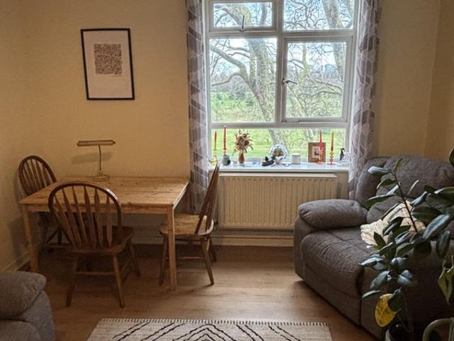 One bed flat available 14 Sept 2 Oct