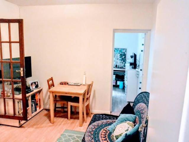 One Bed Flat, including all bills,50 yds from Tube