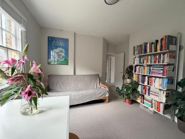 One bed flat with private garden