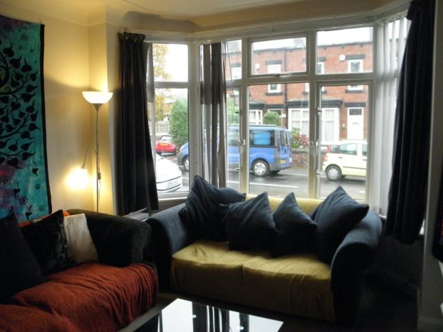 One bed ground flr flat near Unis suit couple