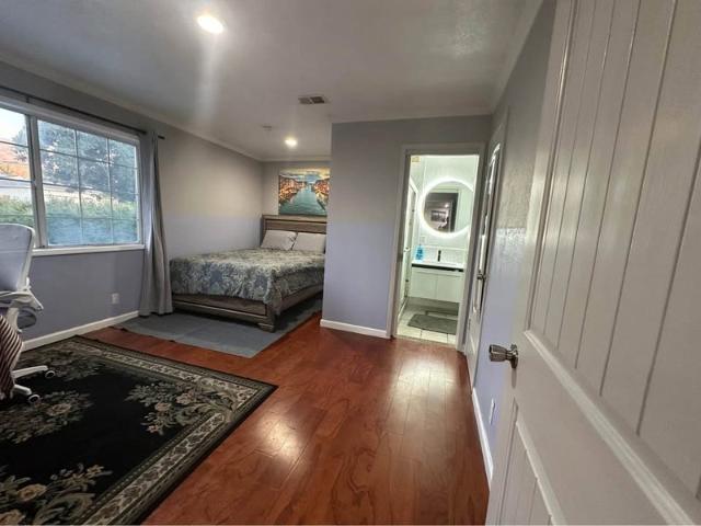 One bed room with private bath for rent