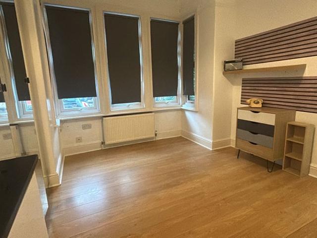 One Bed Studio to Rent to Rent in Cricklewood, NW2