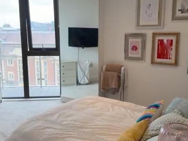 One bed with balcony and parking, close to station