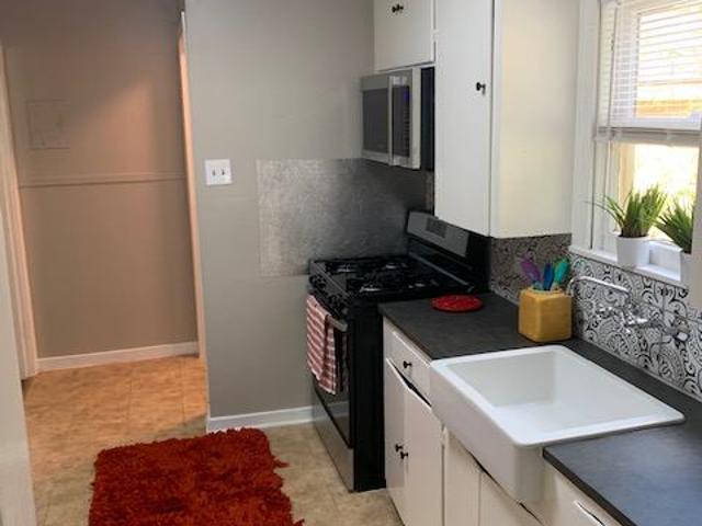 One Bed & 1 Bath Duplex in Deco District