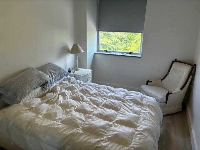 One Bedroom, 10 mins from downtown!