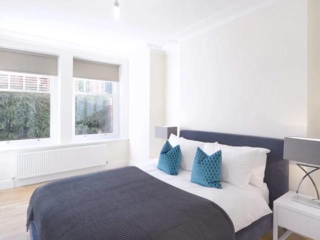 One bedroom – 1 bathroom Lower Ground floor Size: 582 sq ft