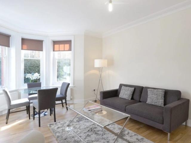 One bedroom – 1 bathroom Lower Ground floor Size: 582 sq ft