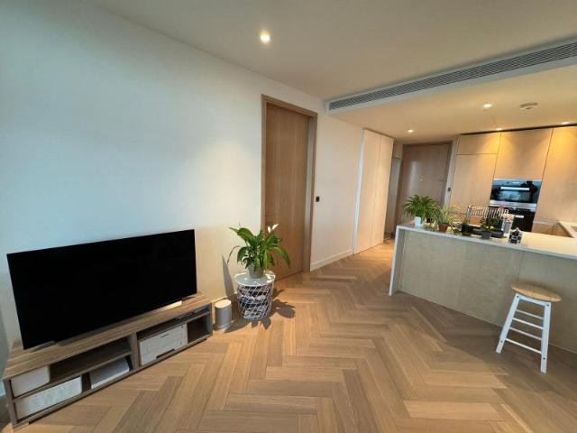 One bedroom 26th Floor Flat Close To Liverpool St