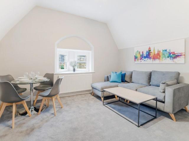 One Bedroom Top Floor Apartment for Rent in Nottingham