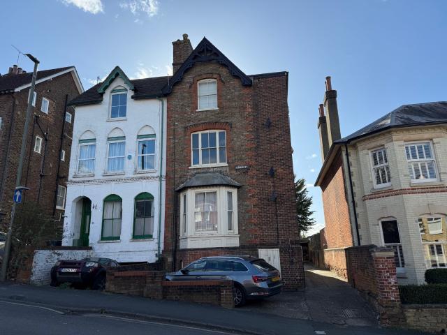 One Bedroom Unfurnished Apartment to Rent in Guildford