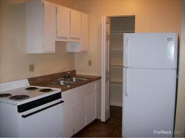One Bedroom Walnut Grove Apartments