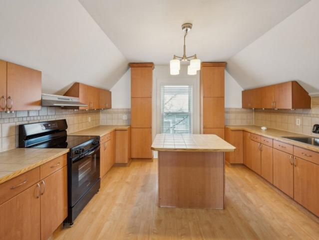 One Bedroom with den and mudroom. North End
