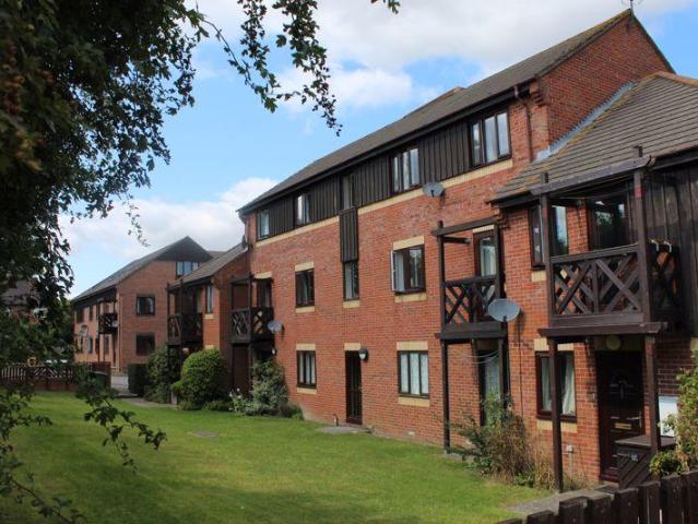 ONE BEDROOM APARTMENT 1 bed apartment to rent £1,050 pcm £242 pw
