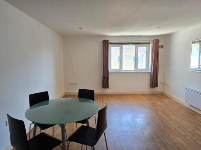 One Bedroom Apartment – Crowngate House, Bow, E3
