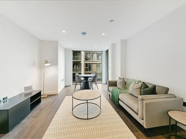 One bedroom apartment available to rent in Tower Hill, E1