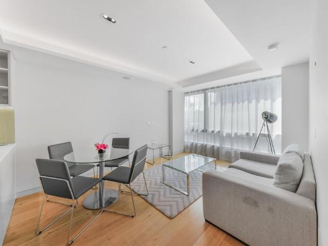 One bedroom apartment in Canaletto Tower, EC1V