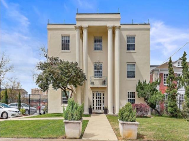 One Bedroom Apartment In Belhaven!