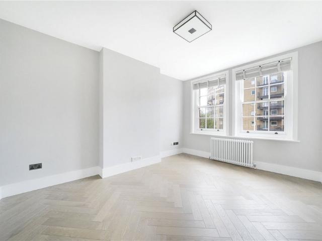One bedroom apartment located on Taunton Place, a modern building, close to Marylebone Station