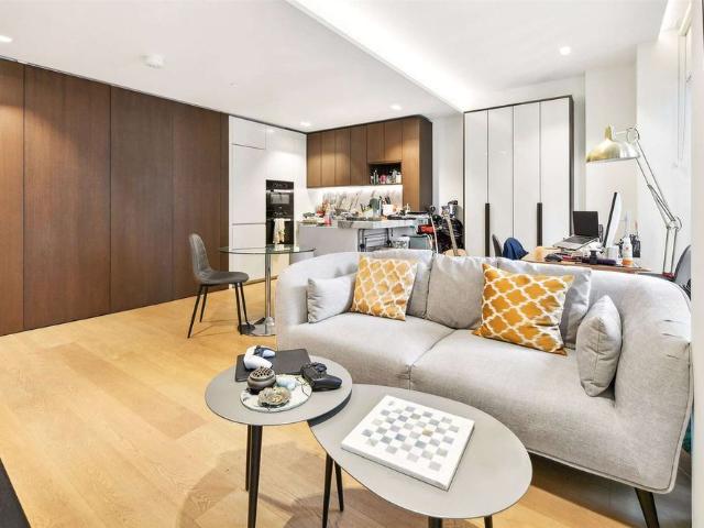 One bedroom apartment moments from Waterloo Station including spectacular leisure facilities