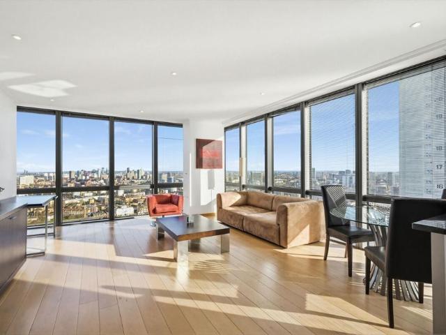 One bedroom apartment to let in West India Quay, E14