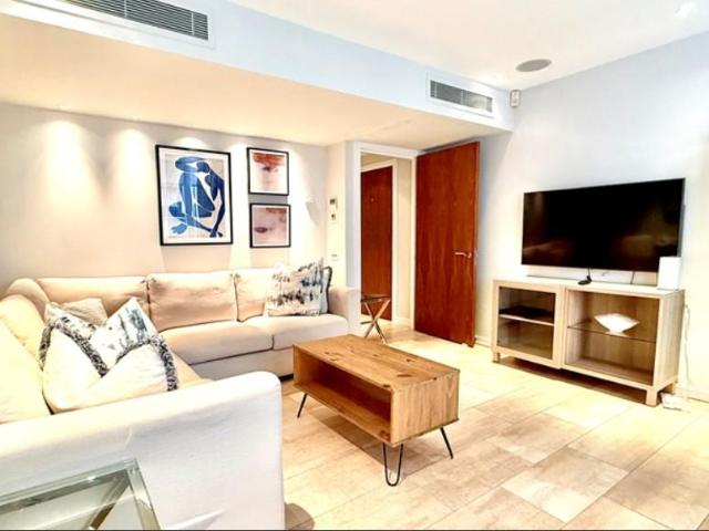 ONE BEDROOM APARTMENT TO LET, YOUNG. 1 bed flat to rent £4,333 pcm £1,000 pw