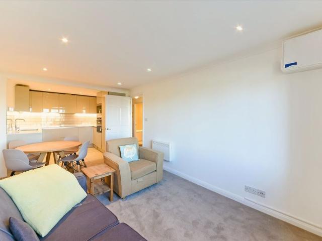 One bedroom apartment to rent in Wapping E1W