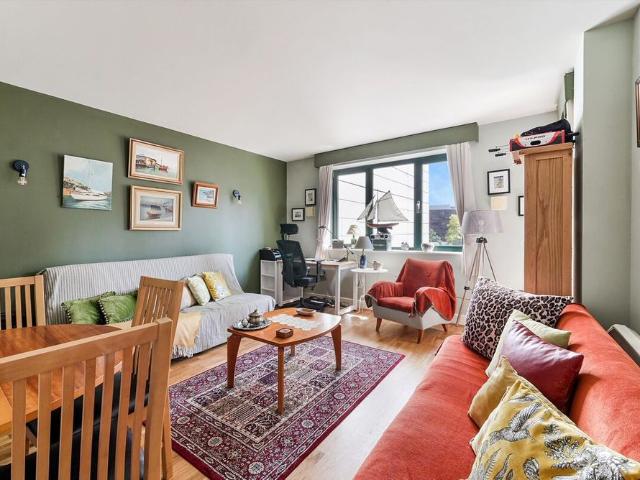 One bedroom apartment to rent in Londinium Tower, E1