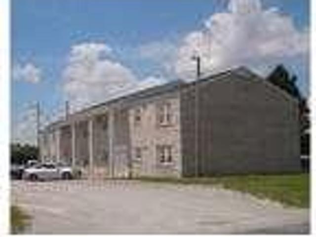 One Bedroom Apt Lots of Closet Space and Water, Sewer and Trash Included!