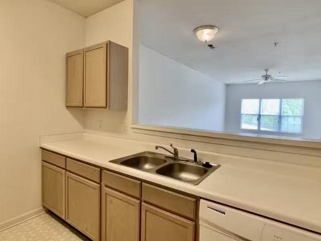 One Bedroom Avail! 141 Sturbridge Dr