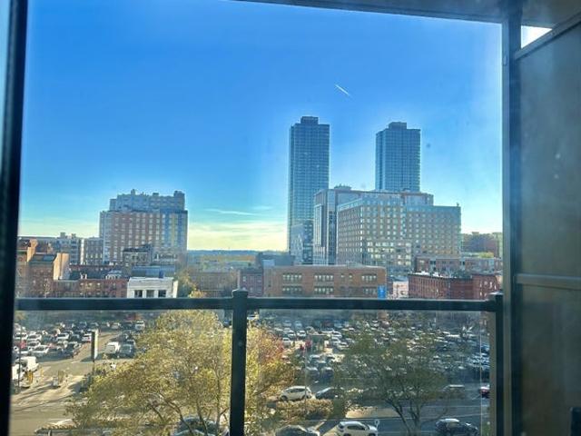 ONE bedroom available in downtown Jersey city