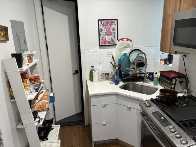 One bedroom available in Kensington