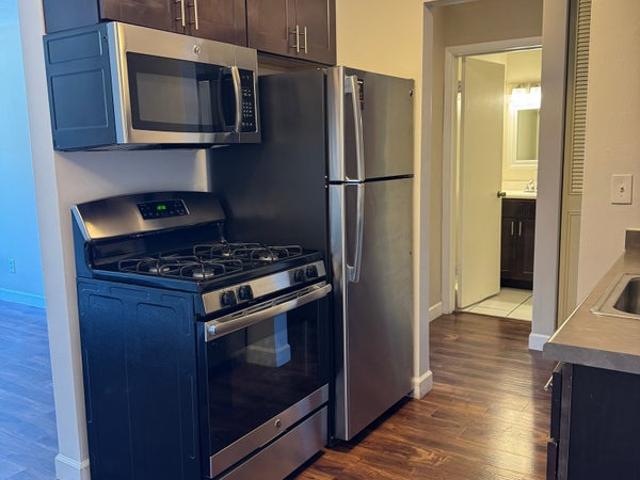 One Bedroom Available Now_Heat Included! Cat frien