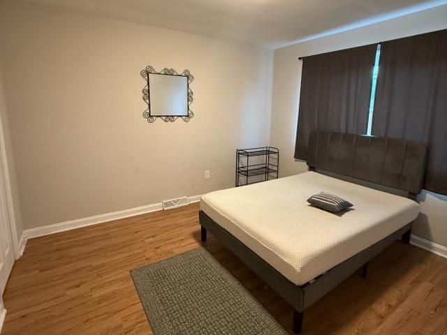 One Bedroom Basement with Private Bathroom For Re