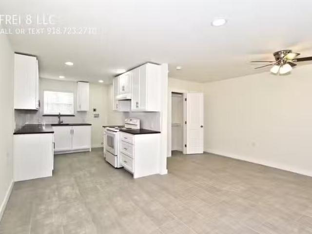 One bedroom brand new studio with privacy fence and independen.