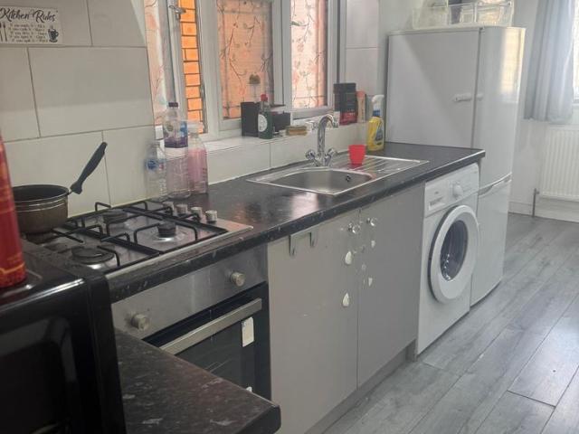 One bedroom compact flat ideal for couple only £1350