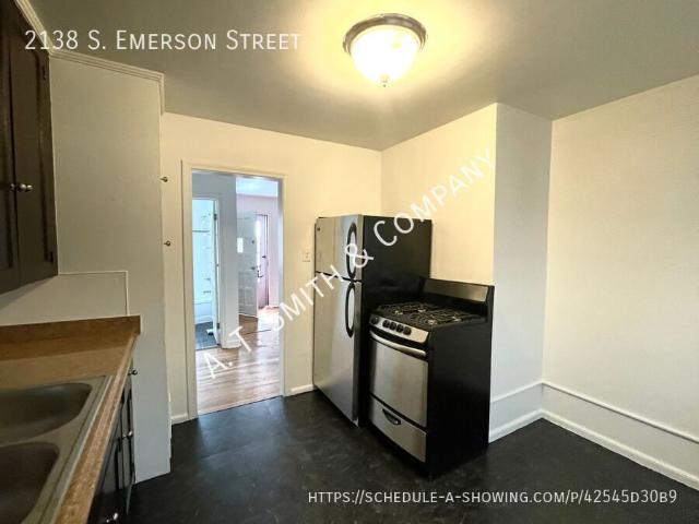 One Bedroom Duplex Includes One Car Garage, Washer/Dryer Hook ups! Near Washington Park and University Of Denver!